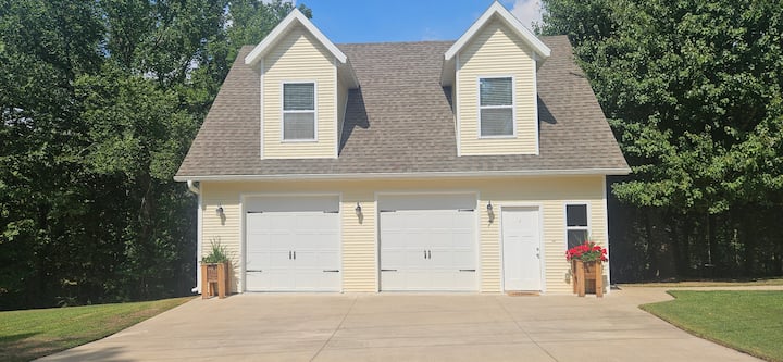 Down Under Loft-trail Access Mere Feet Away! - Bentonville, AR