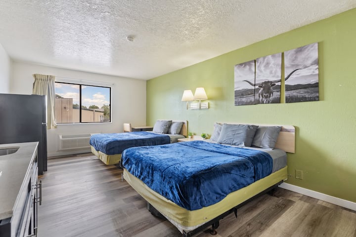 Your Home In Evanston –Kitchenettes & Easy Parking - Evanston, WY