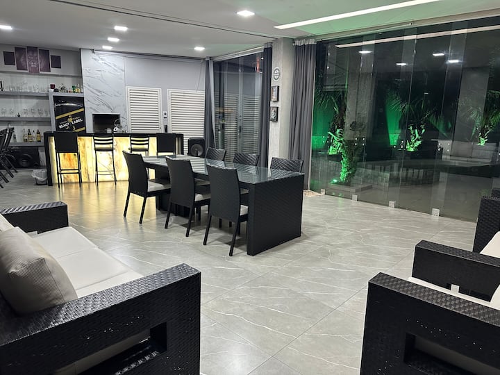 Mansão P/eventos/desp. Solteiro/after/resenhas/etc - 戈亞尼亞