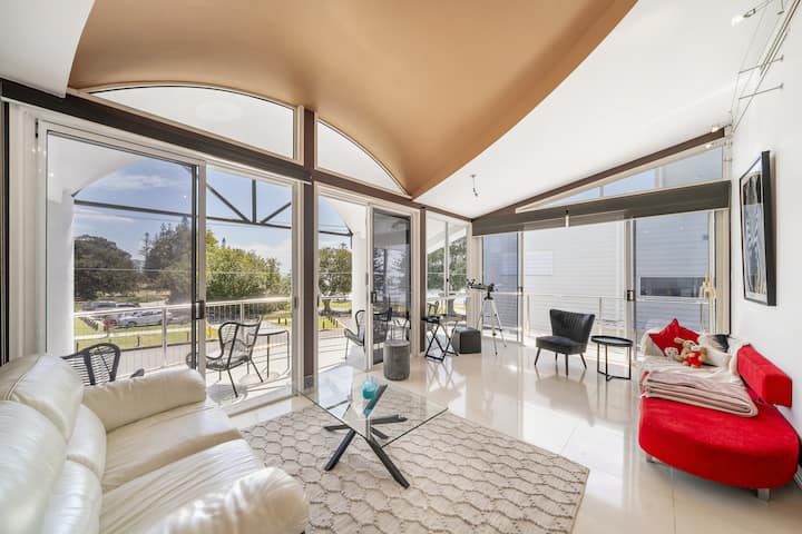 'Horizons Edge' - Beach Home In Scarborough - Redcliffe