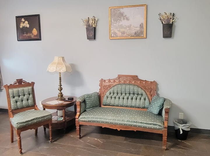 Victorian Vibes - Mankato, MN