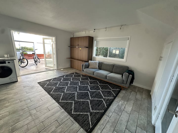 Studio With Backyard One Block From The Beach - Aéroport de Los Angeles (LAX)