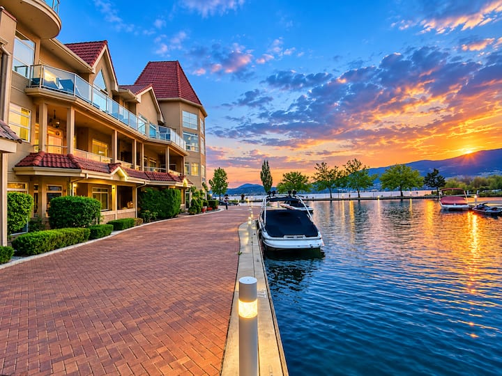 Sunset Waterfront Resort 407. Luxury Lakeside, 3&2 - Kelowna