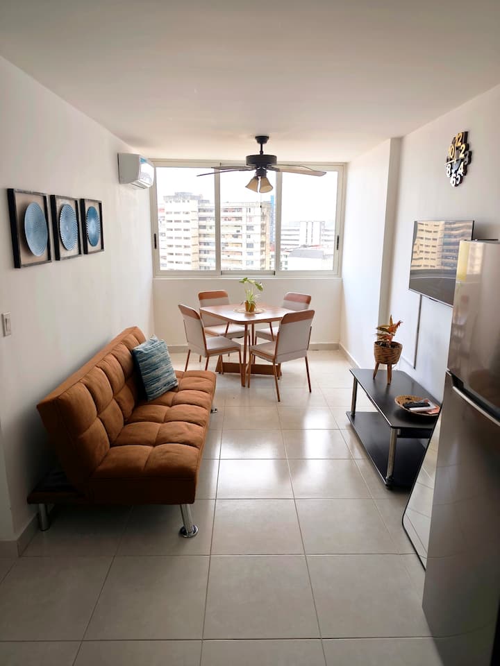 Cinta Costera | Piscina + Metro | Grupo De 6 - Panama City