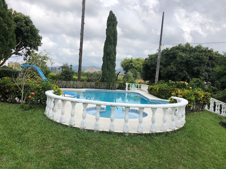 Casa Campestre En Pereira Piscina Y Zonas Verdes - Pereira