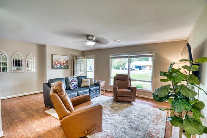 Cozy And Cute - Conway, AR