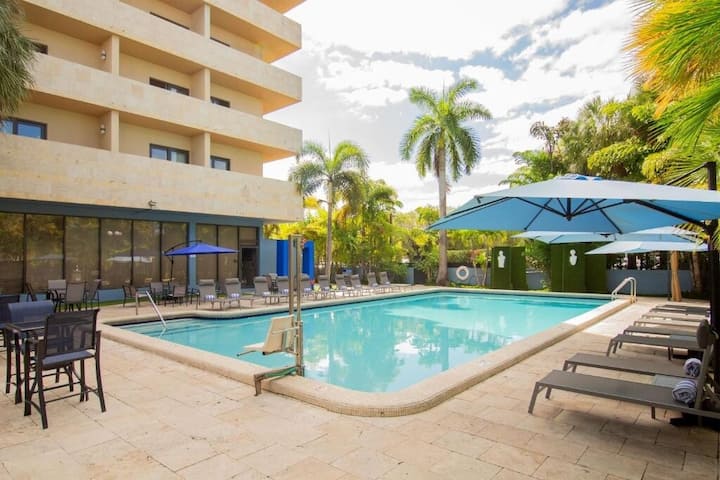 2 Units With Pool And Shuttle Near Vizcaya Gardens - Miami, FL