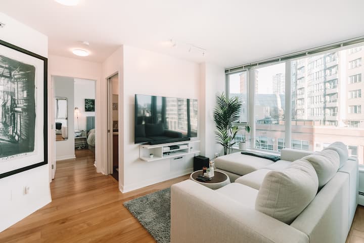 Stadium Condo W/pool | Steps To Fifa World Cup - Vancouver