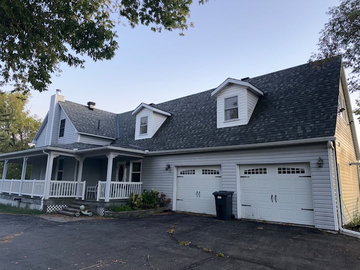 Escape To Your Private Oasis In Smith Falls - Smiths Falls