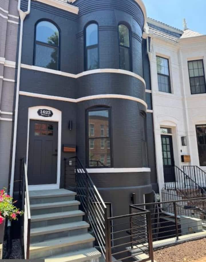 Spacious Luxury Downtown Home Sleeps 16 W/parking - Arlington, VA