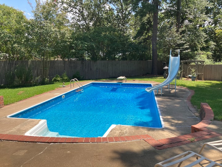 Cypress House - Huge Pool Home - West Monroe, LA