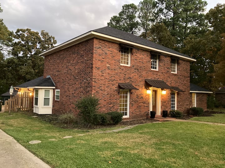 Cypress House - Huge Pool Home - West Monroe, LA