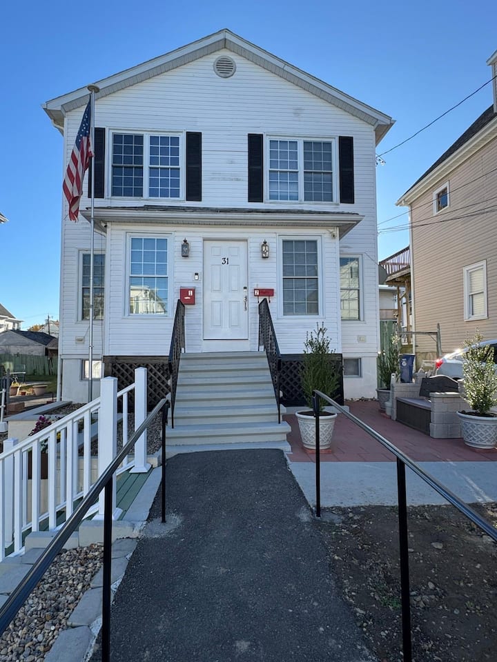 Off Broadway In Revere, Ma 3bed, 3br Goodvariety - Revere, MA
