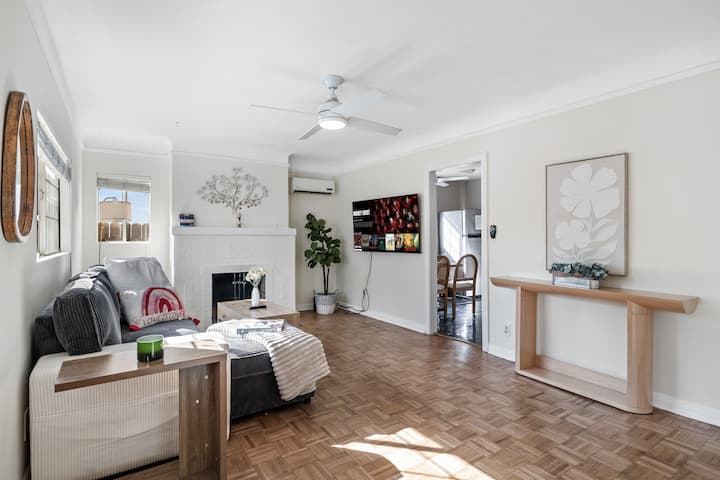 Jie’s Pasadena · Stylish 2b1b Home 5 Mins To Pcc - Altadena, CA