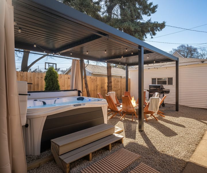 𝕋ℍ𝔼 ℝ𝔼𝕋ℝ𝔼𝔸𝕋 Hot Tub Cinema Fire-pit Games - Chicago, IL