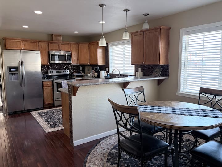 The Yellow House On The Boulevard - Winnemucca, NV