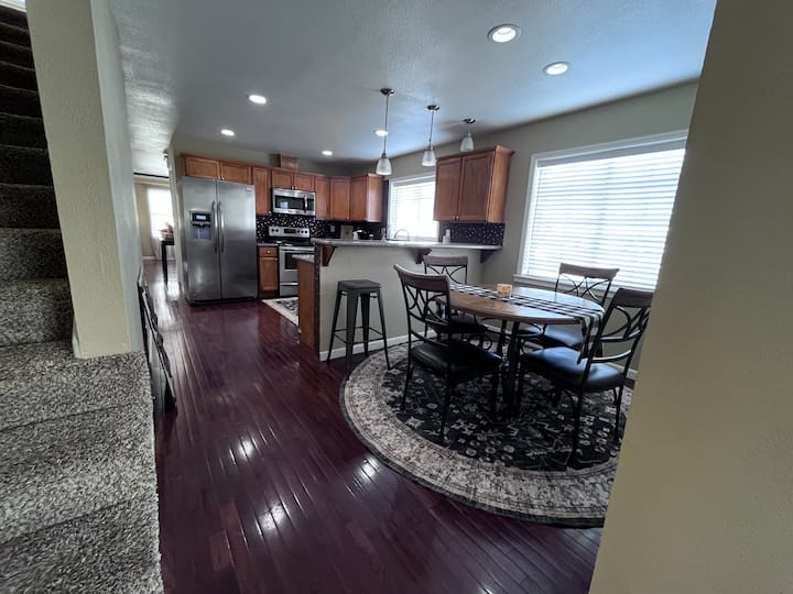 The Yellow House On The Boulevard - Winnemucca, NV