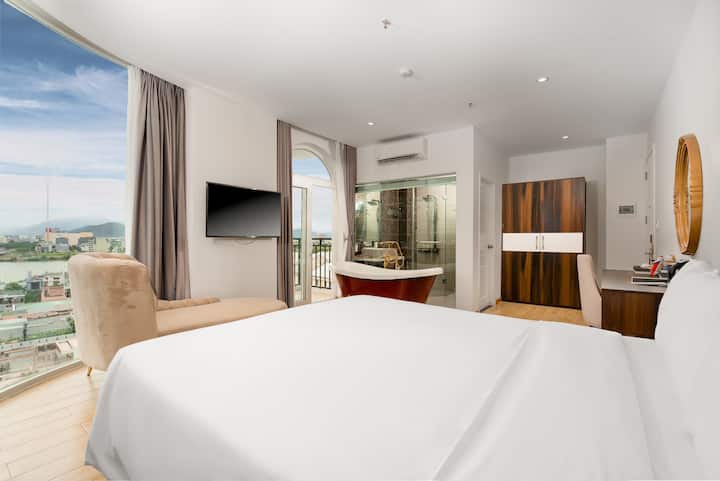 Rhm Luxury Hotel And Suite - Suite River Bathtub - Đà Nẵng