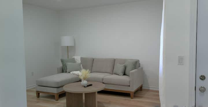 Beautiful West-end Townhome! - Kingston