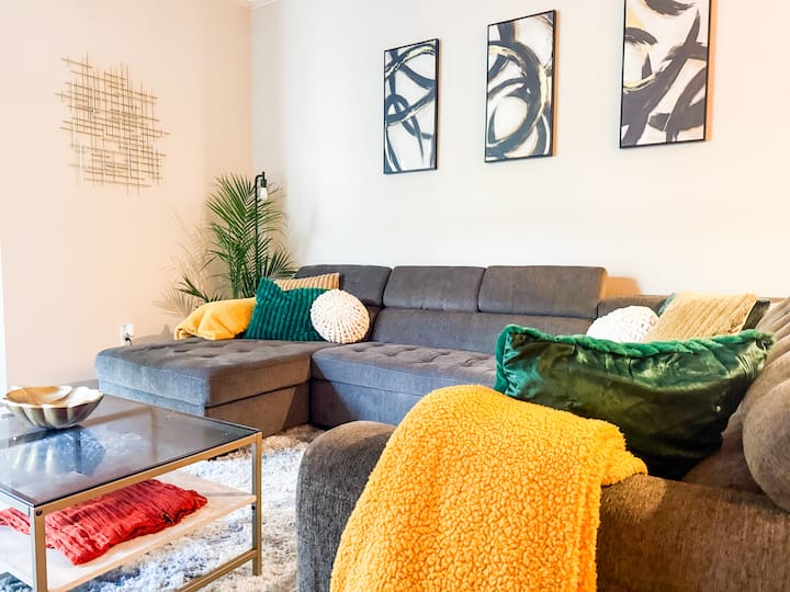 2 Br Uptown Htx W/ Balcony + Central Location - Houston, TX