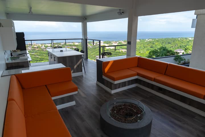 Modern Sea-view Villa • Chef • Pool & Movie Lounge - Jamaica