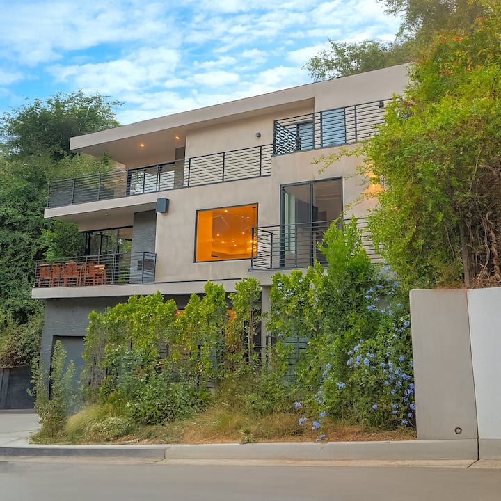 Luxury Gem 4br Home W/ Huge Spa In Hollywood Hills - Beverly Hills, CA