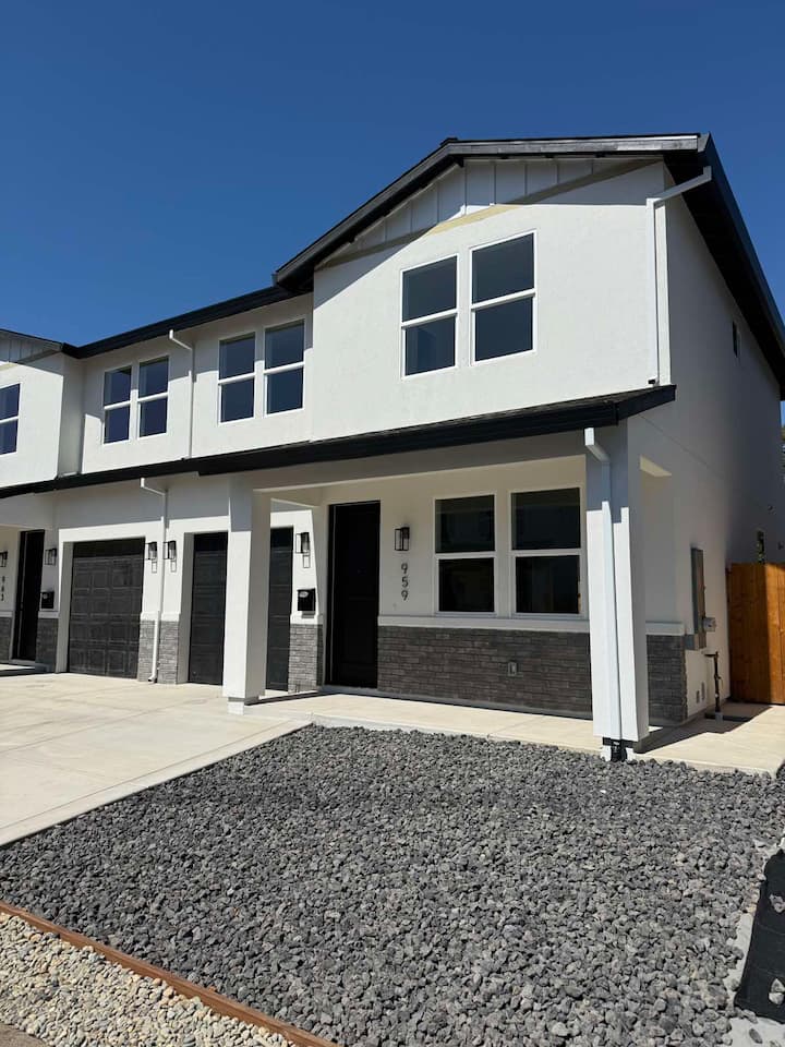 Brand New Duplex Near Sacramento Downtown - Sacramento