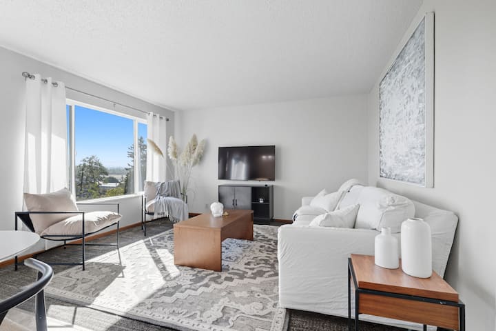 Comfy Apartment Walking Distance To Officer’s Row - Vancouver, WA