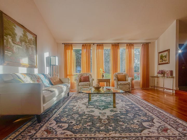 Entire 3-bedroom Charming Home In Lake Forest Park - Lynnwood, WA