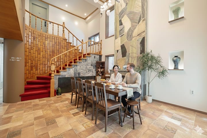 D2/충무로역3분/명동/남산뷰/개별화장실/무료세탁/짐보관/2인룸 - Seoul