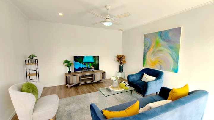 Cozy 3-bed Home With Backyard Near Lynnmall - 