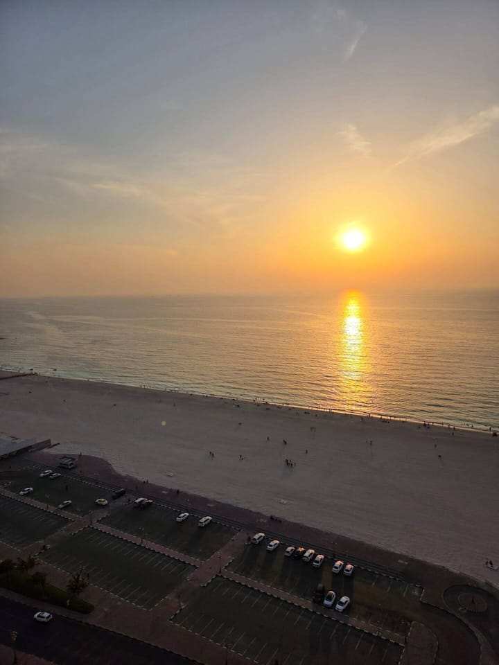 Beachfront Apartment With Sea View In Ajman - Ajman