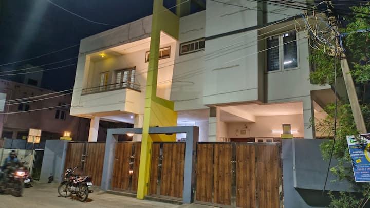 4 Bedrooms Spacious Duplex With Kitchen - Chennai Airport (MAA)