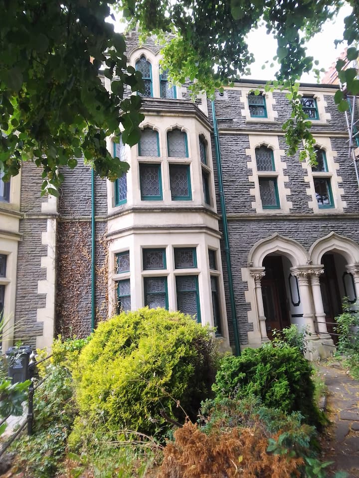 City Center Apartment With Secure Parking - Cardiff