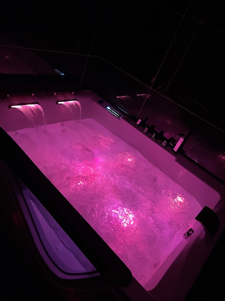 ÉVasion Luxe : Petite Villa Avec Jacuzzi Privées - Roanne
