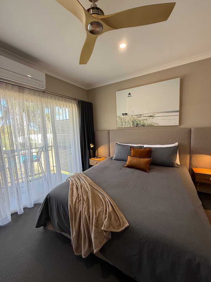 Weerona - Your Poolside Private 2 Story Villa - Bunbury