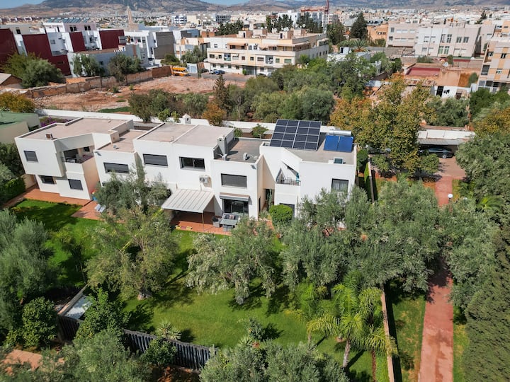Villa De Prestige, Luxe Discret Et Confort Absolu - Fès