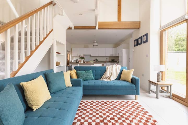 Lachlan's Barn - Lutterworth