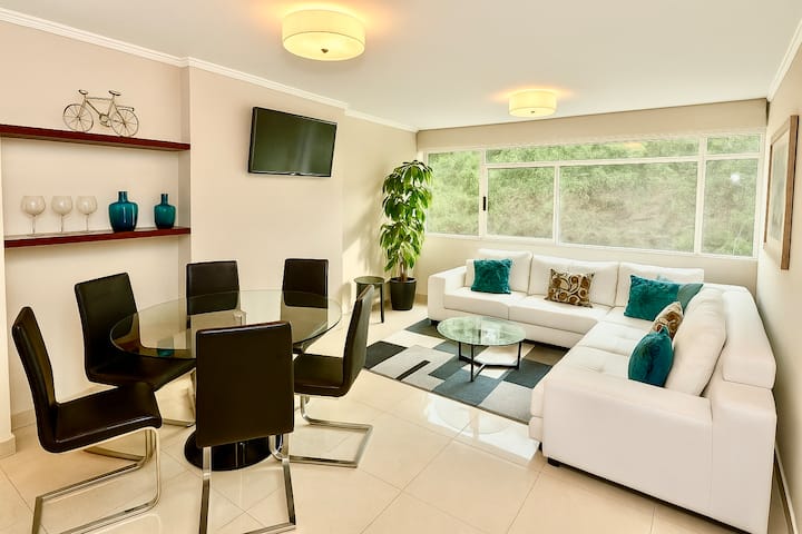 Riverfront, Beautiful Apt+2 Parking Spots - Guayaquil