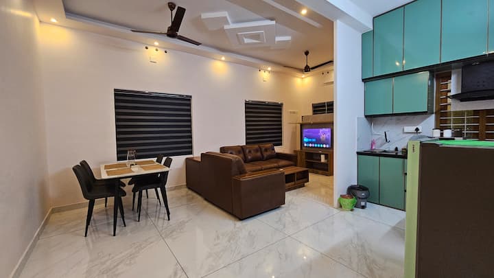 First Floor Villa: Stylish Ac Stay & Premium Beds - Thiruvananthapuram