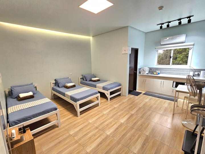 Amado's 6 (3 Single) - Wifi | Wide Parking Space - Hermosa