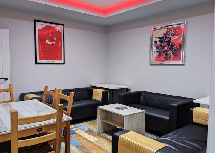 The Red Lounge House - Sleeps 14 - Liverpool