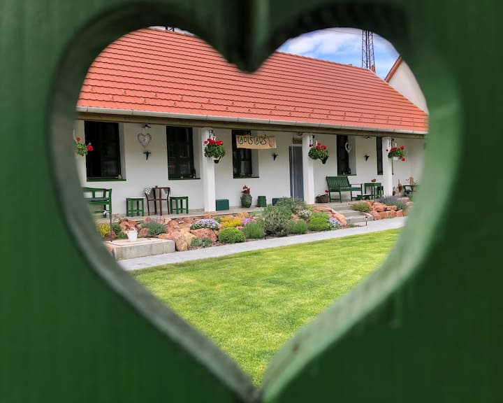Ladislaus Schnaps-haus Falusi Vendégház - Gran