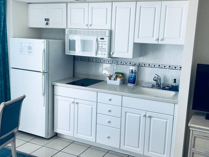 The Beachline Ocean View Studio Condo - Daytona Beach, FL
