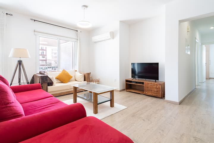 Sunny & Stylish City Centre Living - Nicósia