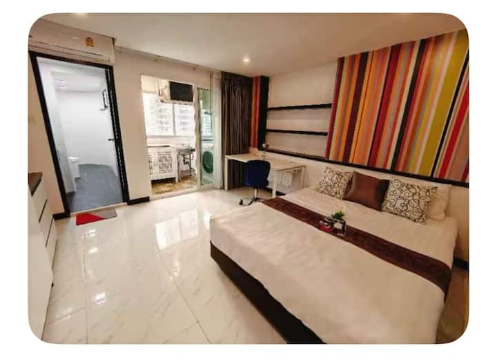 曼谷市中心/是隆沙吞商圈/像素大厦/超大公寓/帕蓬夜市/泼水节主街道 - Bangkok