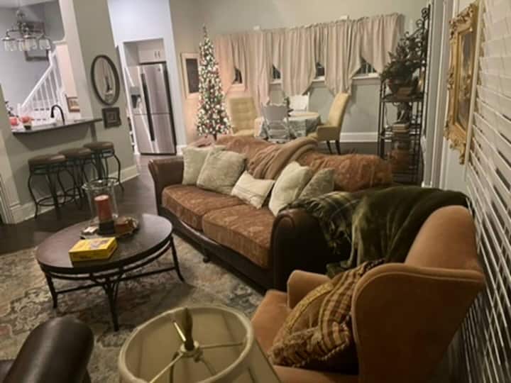 1br House: Kitchen, Laundry & Early Check-in - New Castle, IN