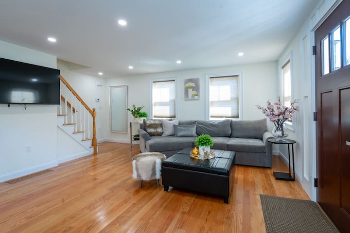 Elegant 4br/3br Home W/yard &4 Parking In Dedham94 - Dedham, MA