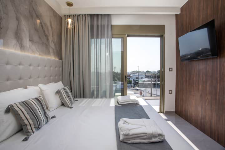 Deluxe Suite King Size Bed And Jacuzzi - Faliraki