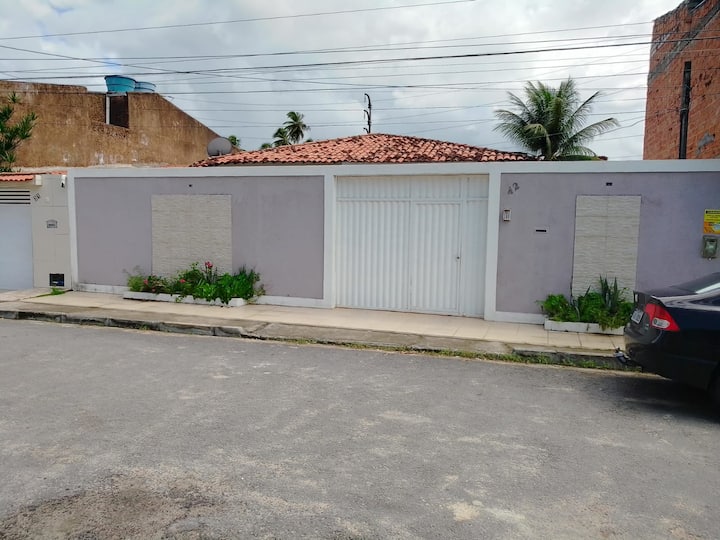Casa Em Maceió Para Alojamento Ou Família Grande - Maceió